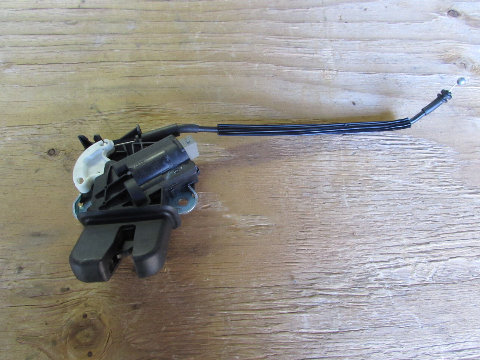 Audi OEM A4 B8 Trunk Lid Latch Lock 4F5827505 Jetta Passat A5 A6 A8 Audi OEM A4 B8 Trunk Lid Latch Lock 4F5827505 Jetta Passat A5 A6 A8